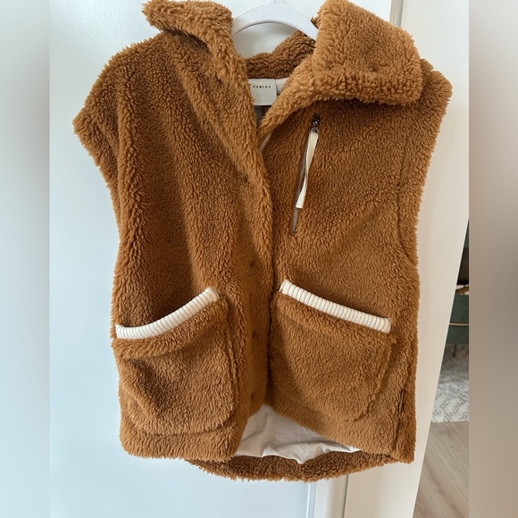 Varley | Jackets & Coats | Varley Balter Relaxed Sherpa Gilet | Poshmark